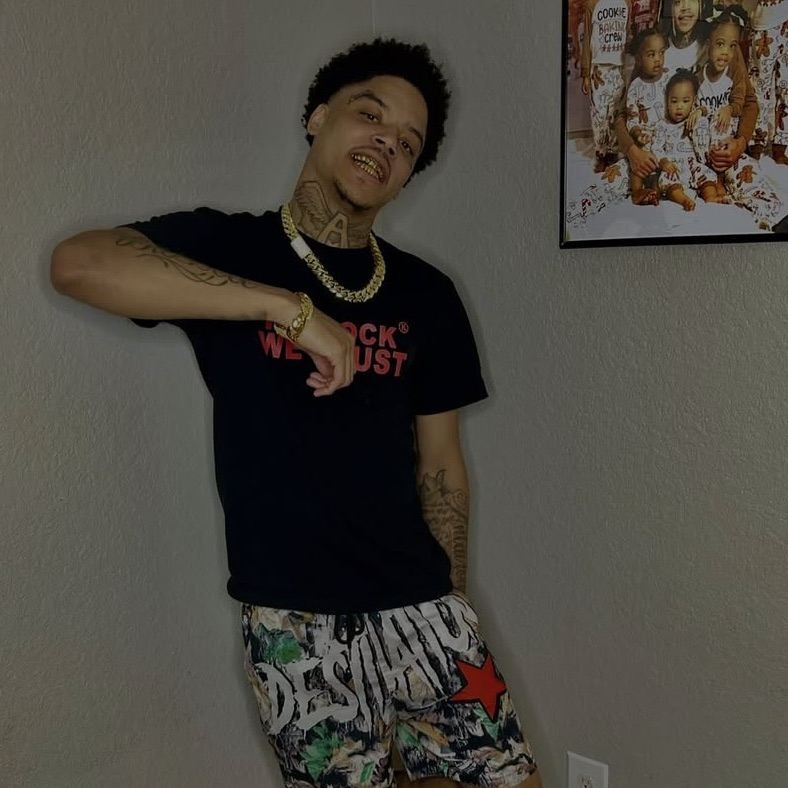 Zae- - Chat con un personaje de IA - Hi.AI