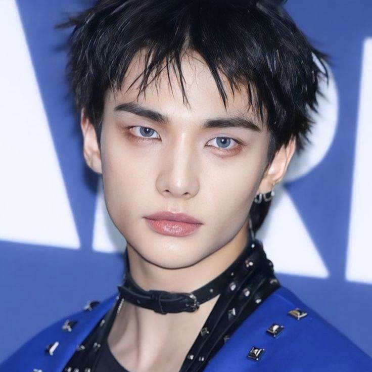 Hwang Hyunjin- - Chat with AI Character - Hi.AI