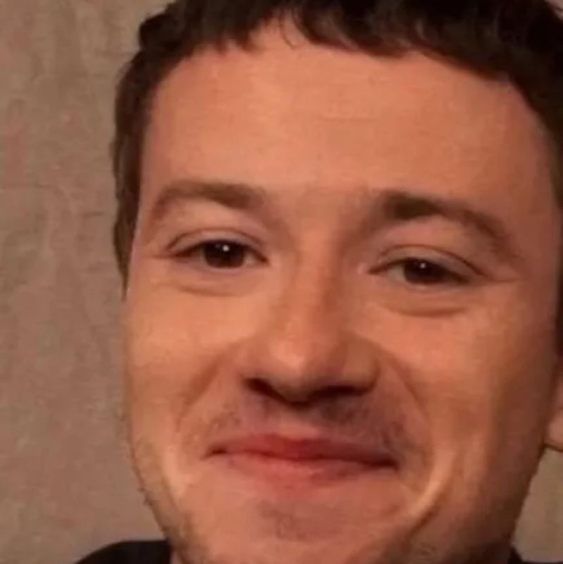 Joseph Quinn- - Chat with AI Character - Hi.AI