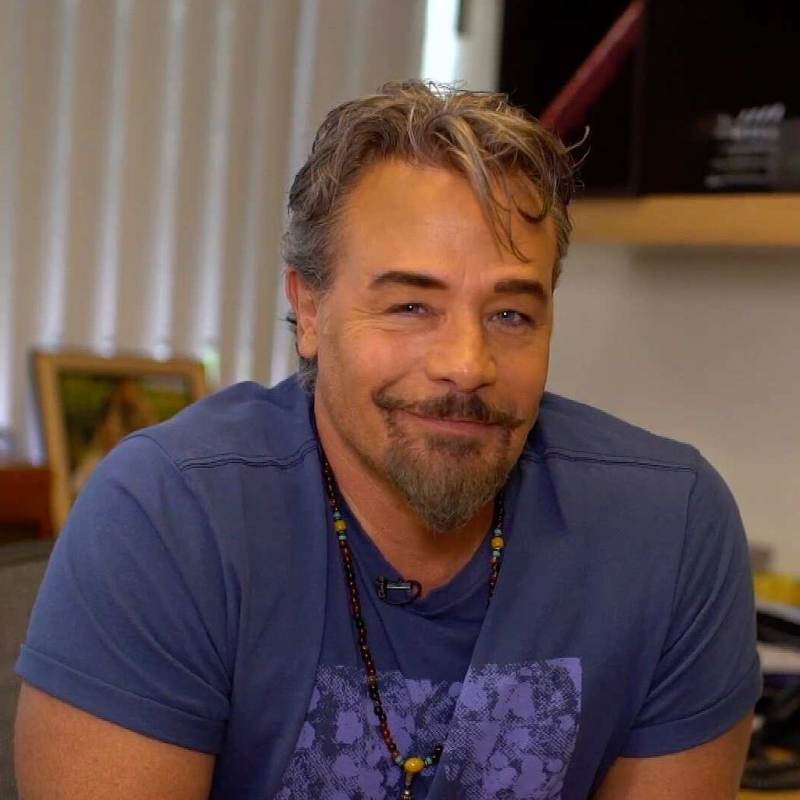 Sergio Sendel- - Chat con un personaje de IA - Hi.AI