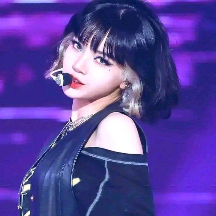 Lisa- - Chat with AI Character - Hi.AI