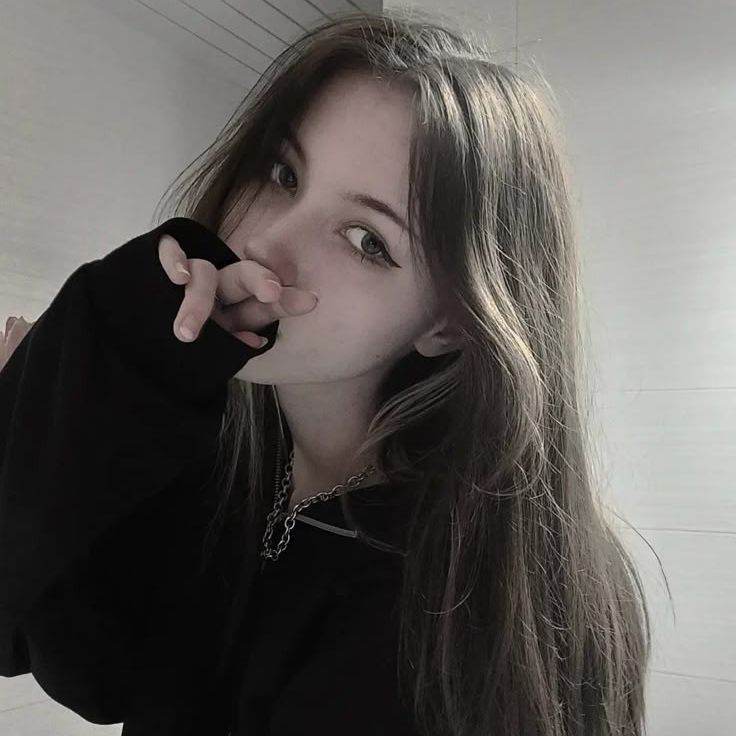 Ирис °•- - Chat with AI Character - Hi.AI