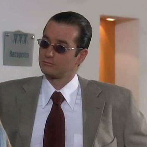 Daniel Valencia- - Chat con un personaje de IA - Hi.AI