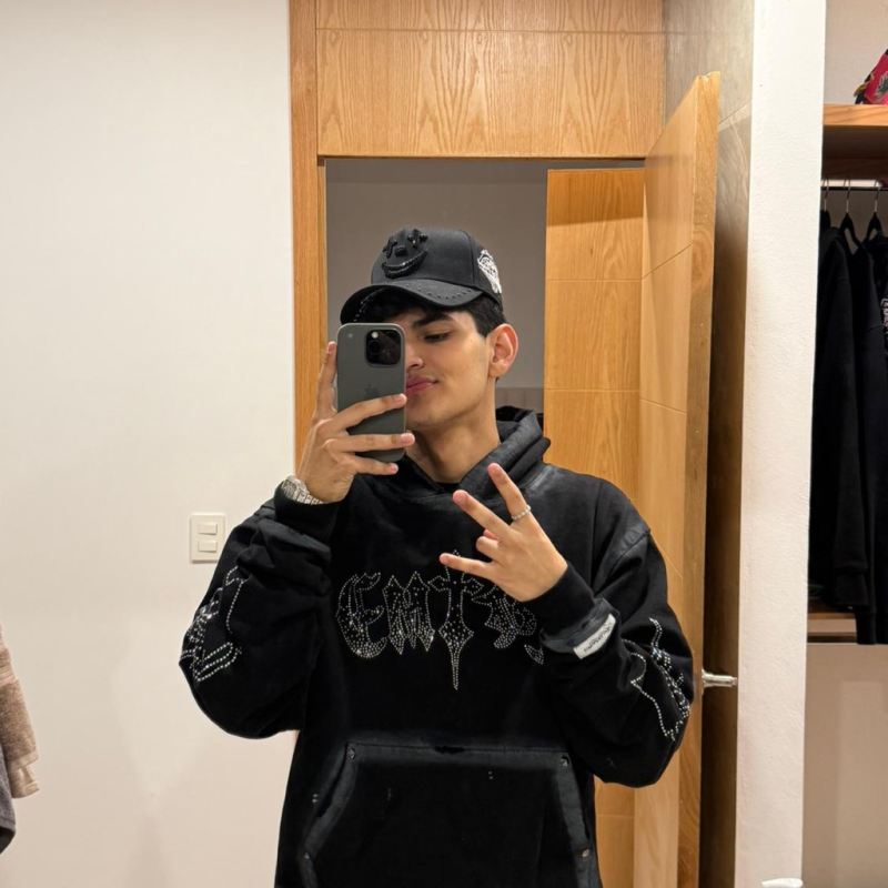 Memo- - Chat with AI Character - Hi.AI