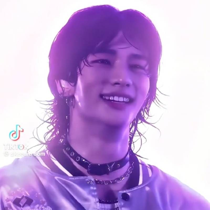 Hyunjin- – Chatten mit KI-Charakter – Hi.AI