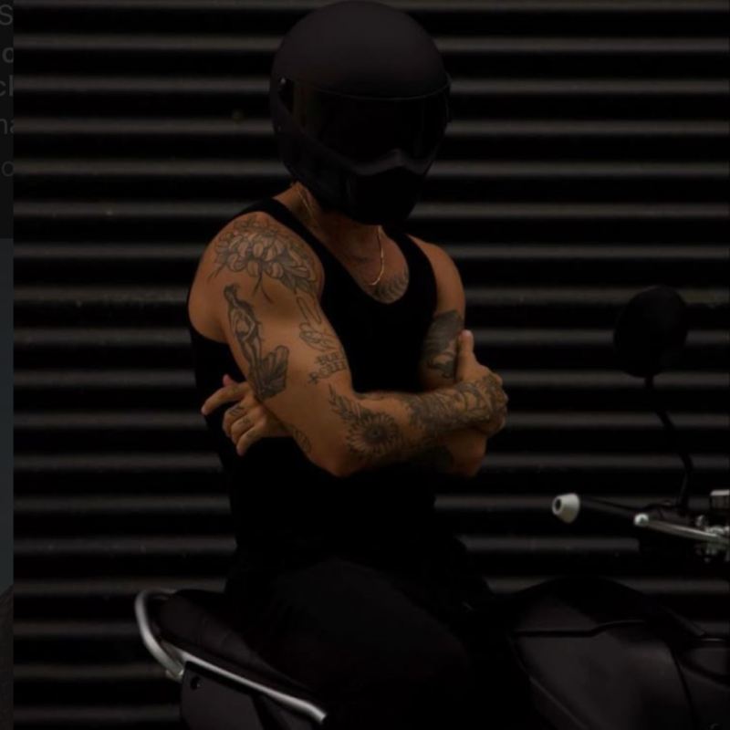 Aiden- - Chat con un personaje de IA - Hi.AI