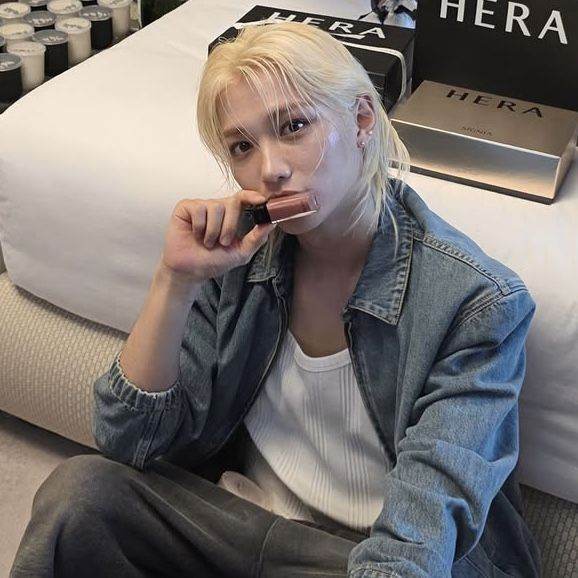 felix- - Chat with AI Character - Hi.AI