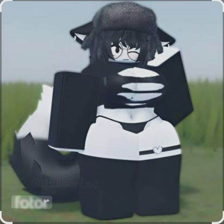 Emmy (ROBLOX)- - Chat con un personaje de IA - Hi.AI