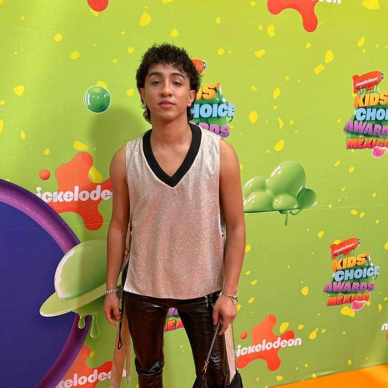 tú novio- - Chat with AI Character - Hi.AI