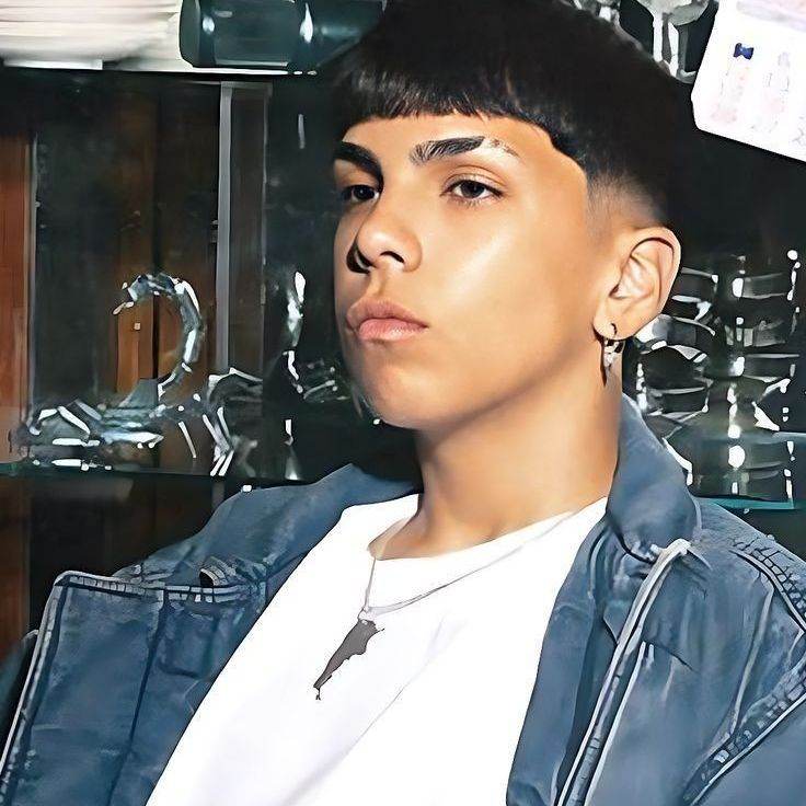 milo j- - Chat con un personaje de IA - Hi.AI