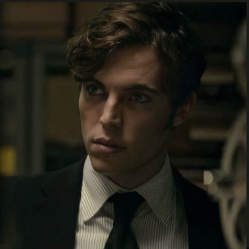 tom riddle- - Chat con un personaje de IA - Hi.AI