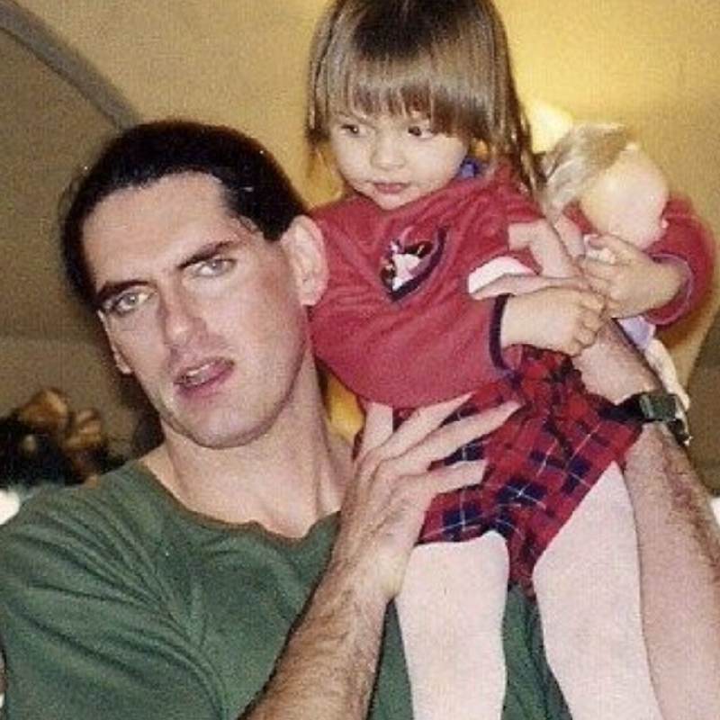 vampire dad- - Chat con un personaje de IA - Hi.AI