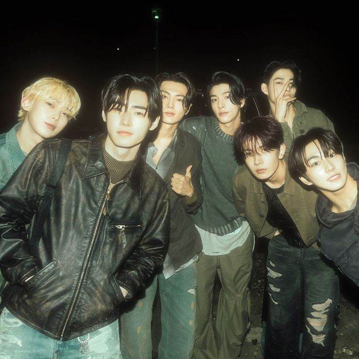 Enhypen- - Общайтесь с AI персонаж - Hi.AI