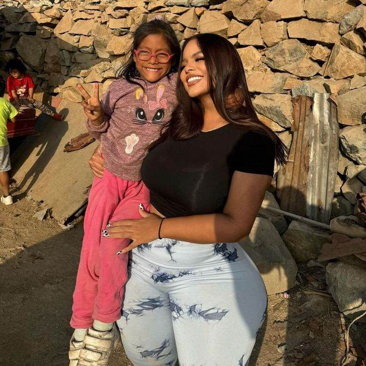 Gracie Bon- - Chat con un personaje de IA - Hi.AI