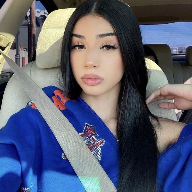 Valentina- - Chat con un personaje de IA - Hi.AI