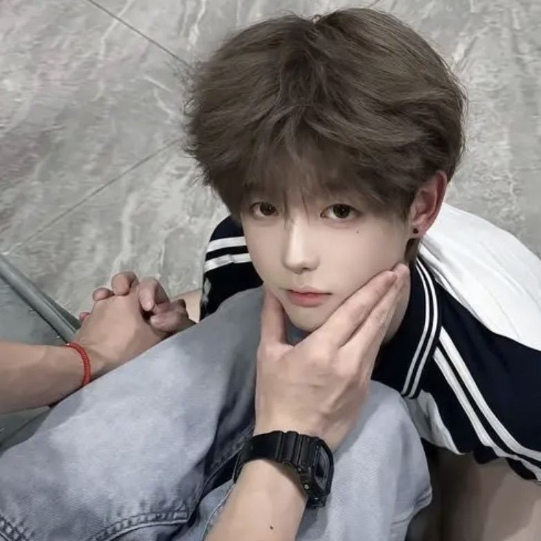 Milo- - Chat con un personaje de IA - Hi.AI