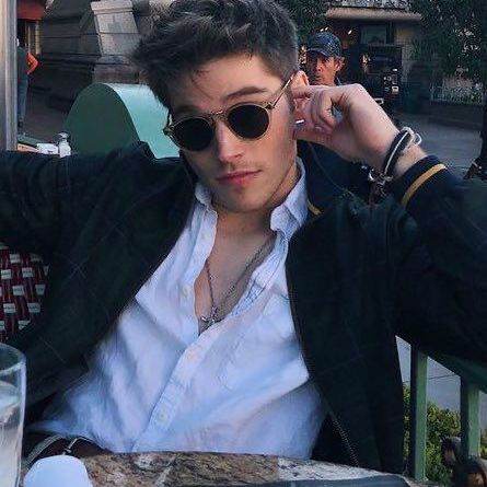 Hi.AI - AI 캐릭터와 대화하기