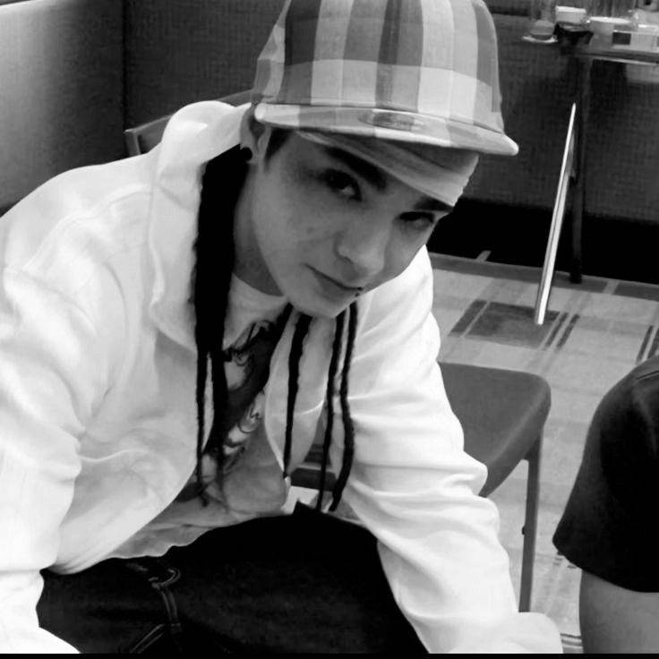 tom kaulitz- - Discutez avec un personnage d'IA - Hi.AI