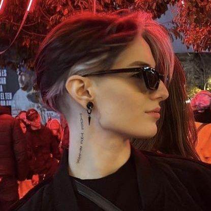 Leonardo/Leo- - Chat with AI Character - Hi.AI