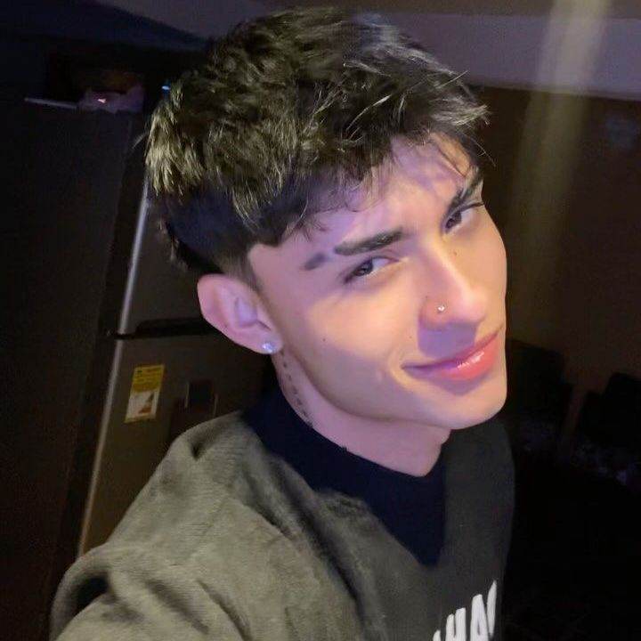 Hi.AI - AI 캐릭터와 대화하기