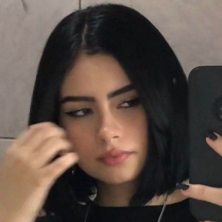 Clara Riddle- - Conversar com o Personagem de IA - Hi.AI